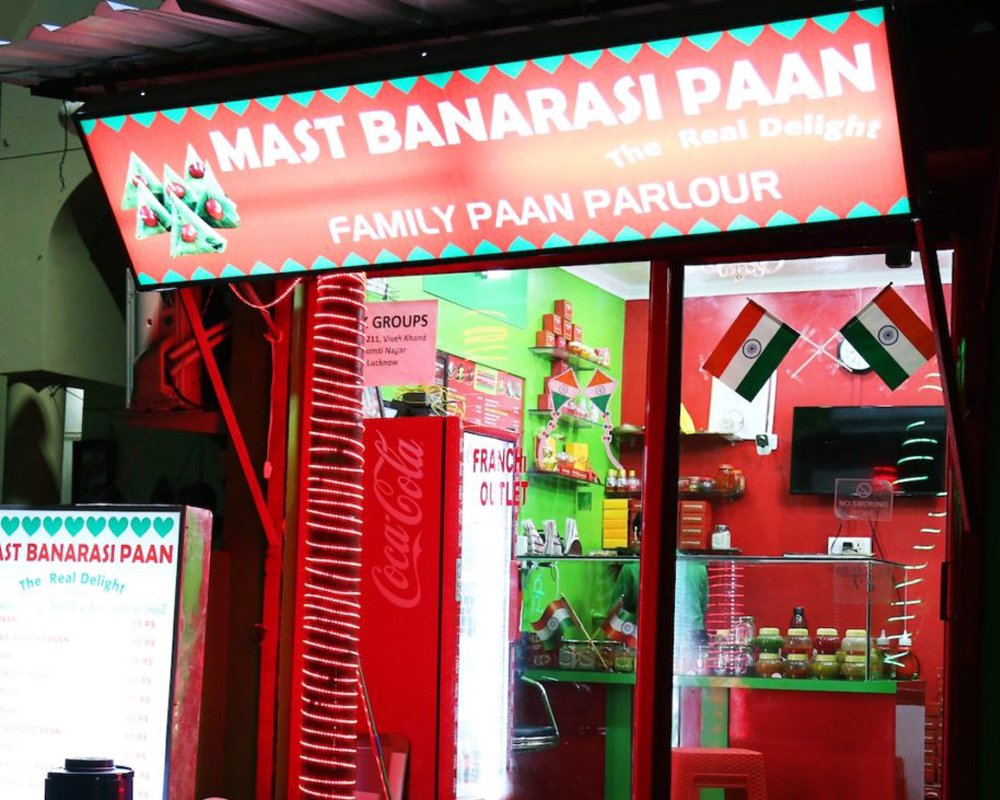 40 flavors of paan available at Lucknow's family paan parlour.