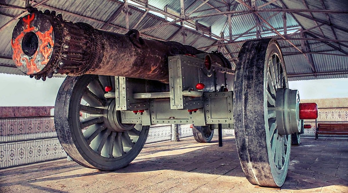 The 'Jaibvana Cannon' kept in the Jaigarh Fort of Jaipur is the world's ...